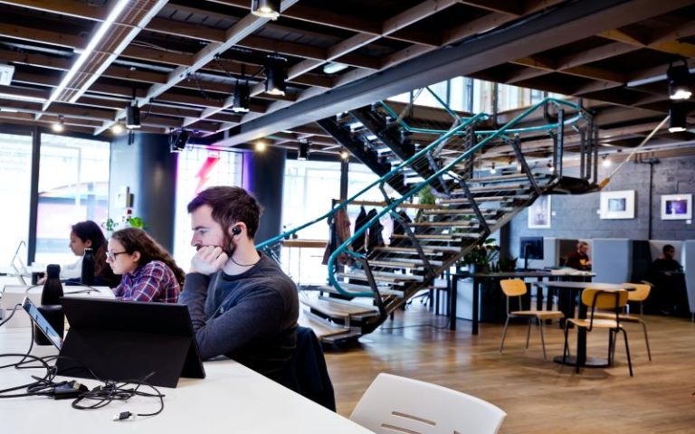 How Do Coworking Spaces Promote Productivity In Hybrid Work Models?