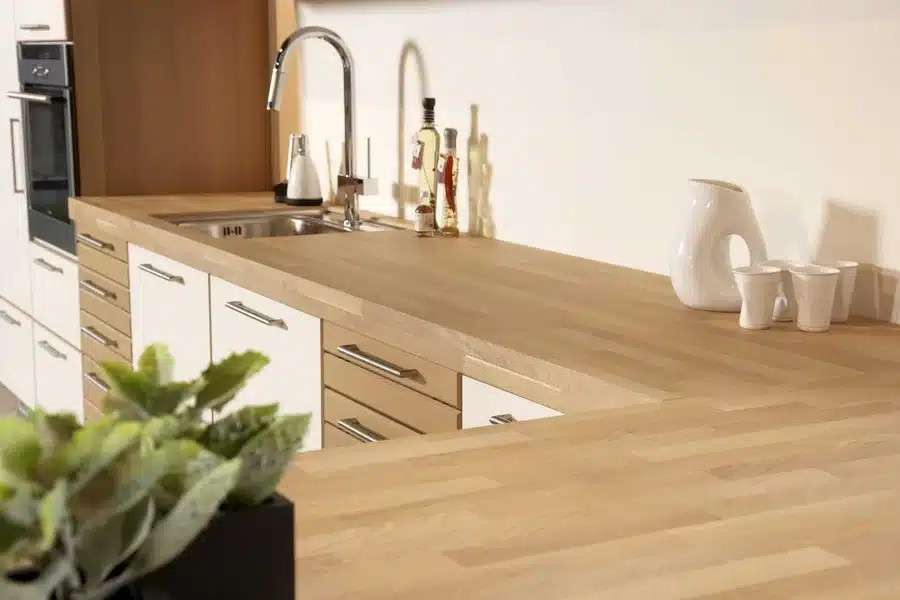 The Benefits Of Solid Wood Worktops Over Other Materials